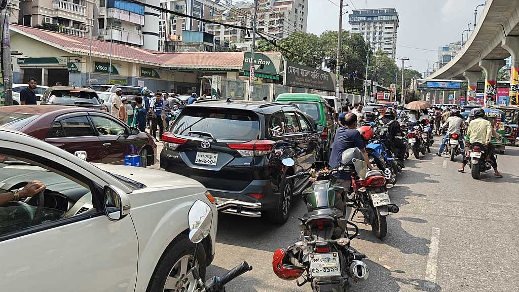 Motorists vent anger as fuel misery drags on