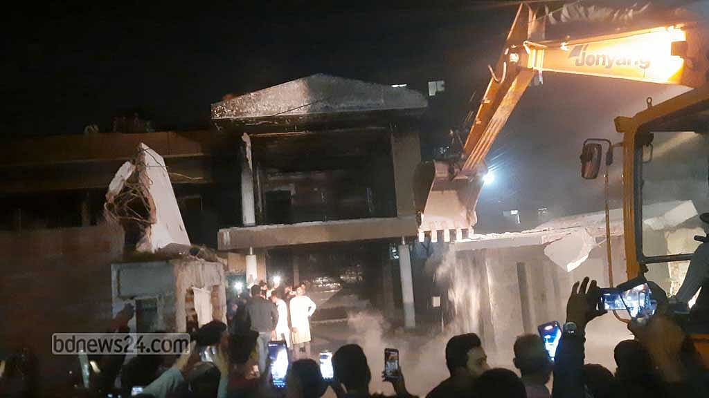 ‘Sheikh Bari’ demolished in Khulna