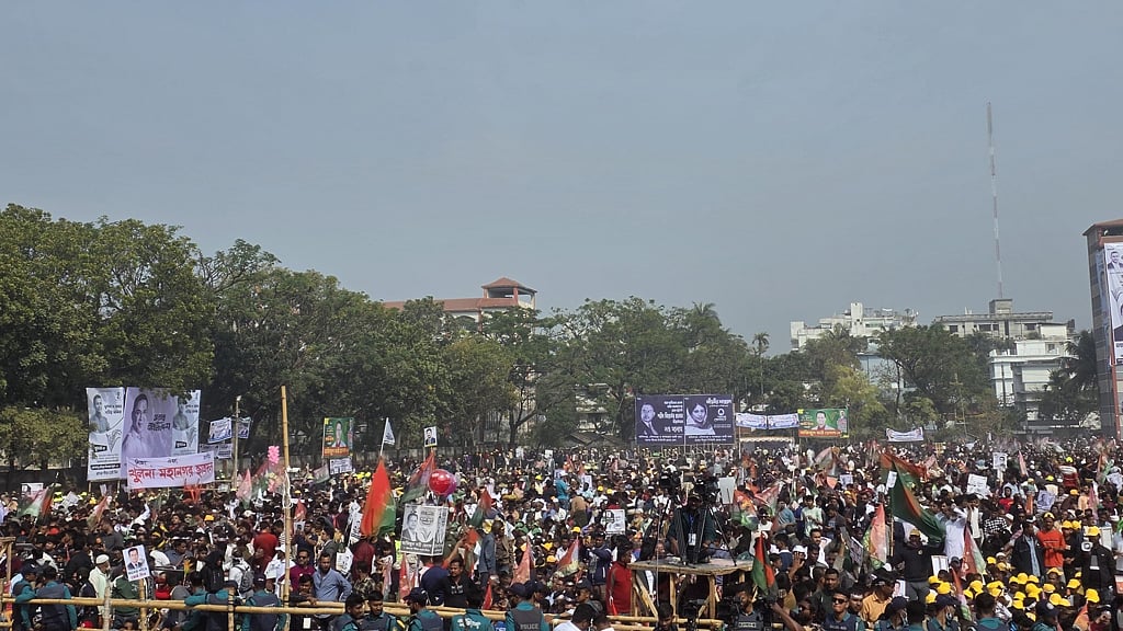 Tarique takes the stage at Khulna rally