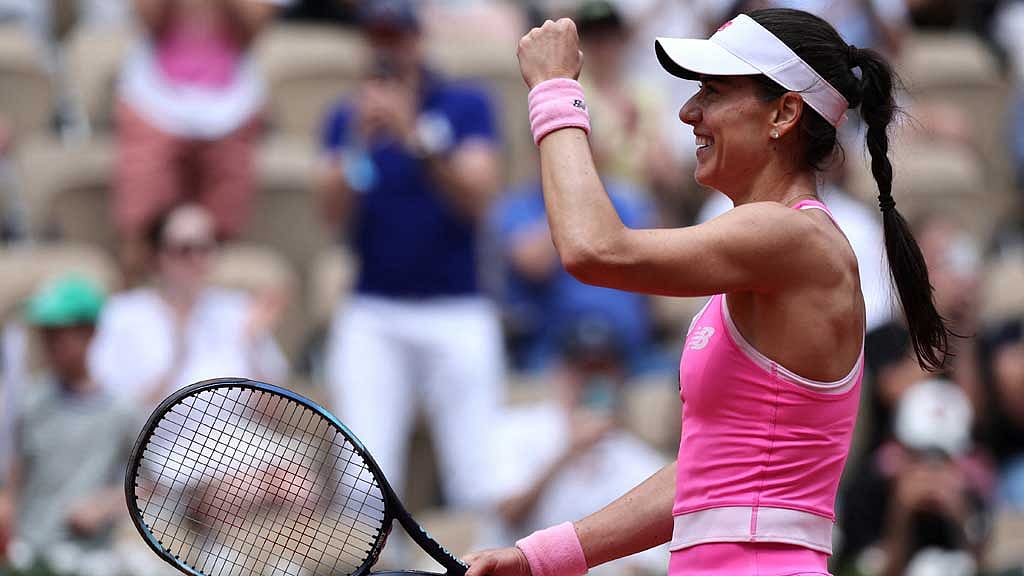 Veteran Cirstea defies age to reach first French Open quarter-fin